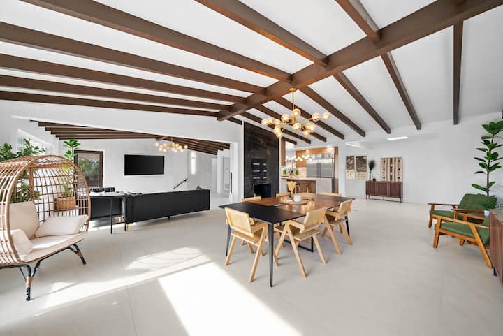 Interstellar Oasis Pool-house - Chula Vista