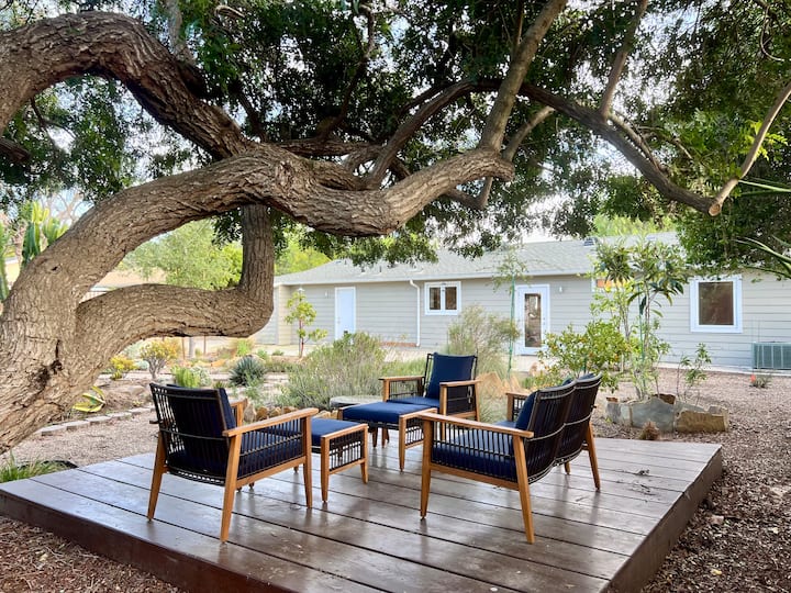 Eclectic Thousand Oaks Home- Pet Friendly - Westlake Village, CA