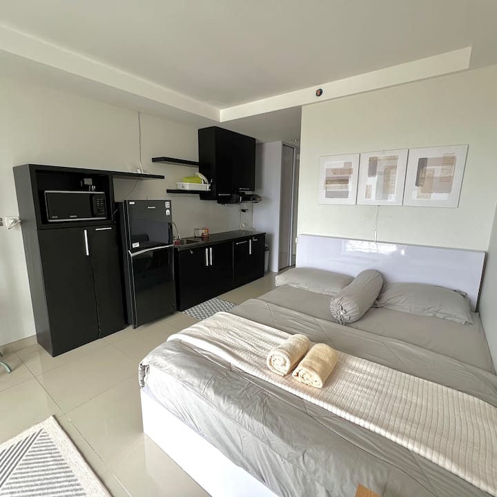 Studio Apartment Yudhistira Tower By Saredijogja B - Yogyakarta