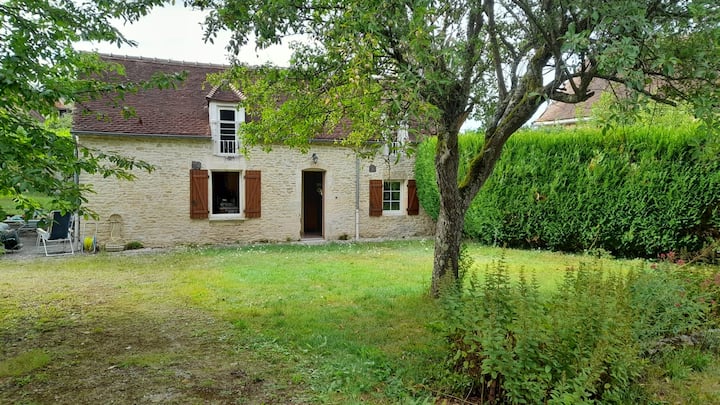 Jolie Maison De Campagne Arborée - Chaource