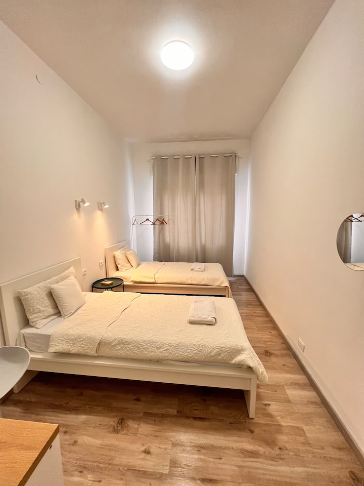 Room With A Bathroom, 5-6 Min From Train Station - Mestre