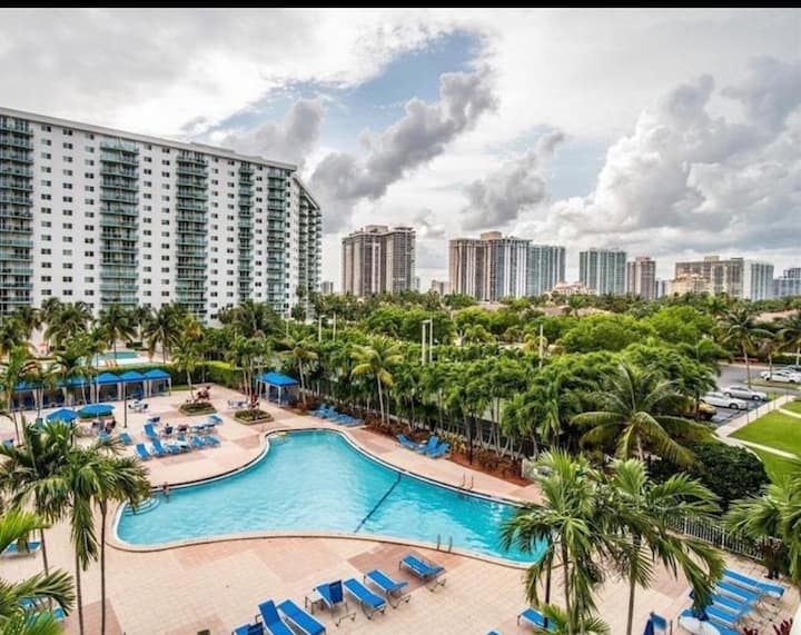 02459 - Sunny Isles Beach, FL