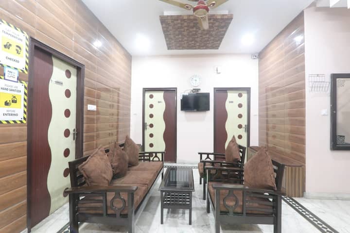 Rooms In Lucknow - Lucknow