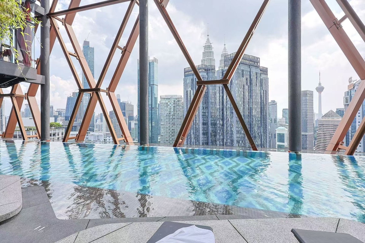 Infinity Pool with Gym Near Twin Towers Studio-4006 -2 - Apartments for ...