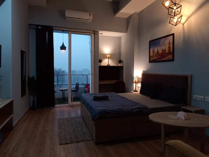 Aesthetic Vibe 3.3 (Studio At Gaur Mall) - Ghaziabad