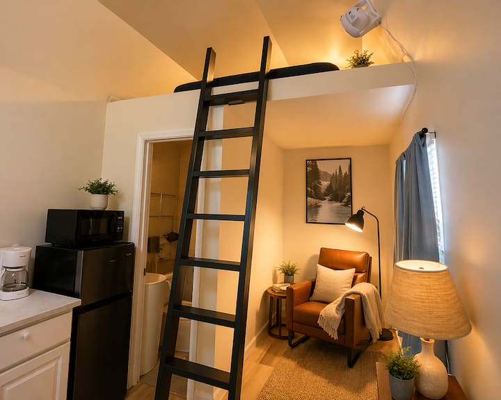 B6, Basecamp | Adventurer’s Tiny Home-short Stays - Thornton, CO