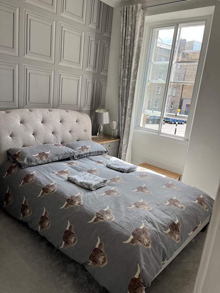 Holiday& Festival Room 3 - Edinburgh, UK