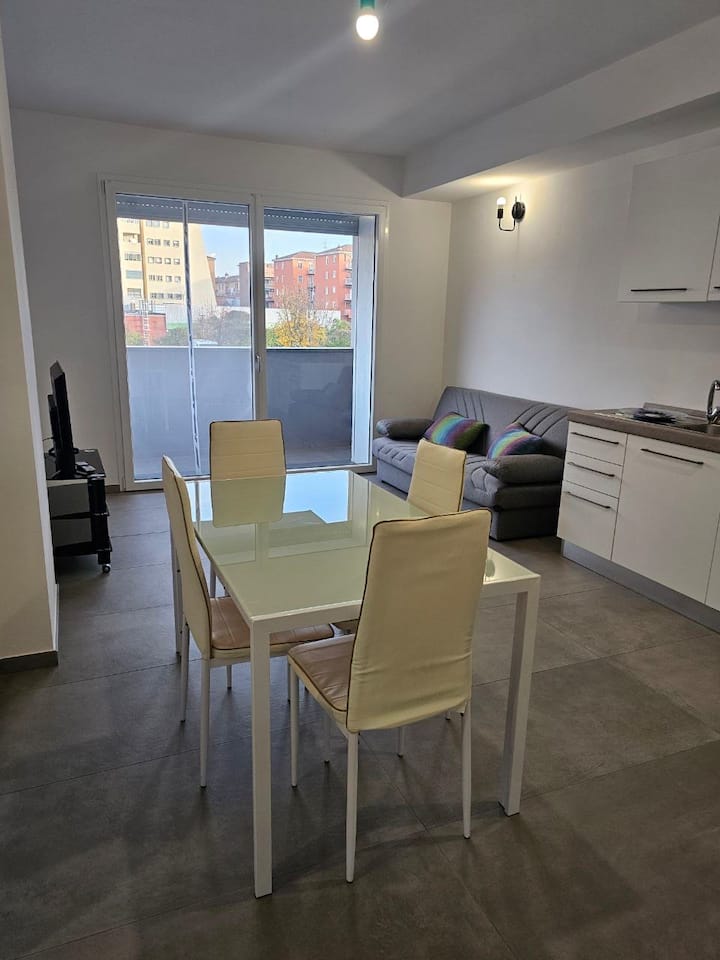 Moderno Bilocale In Ottima Posizione E Posto Auto - Bologna