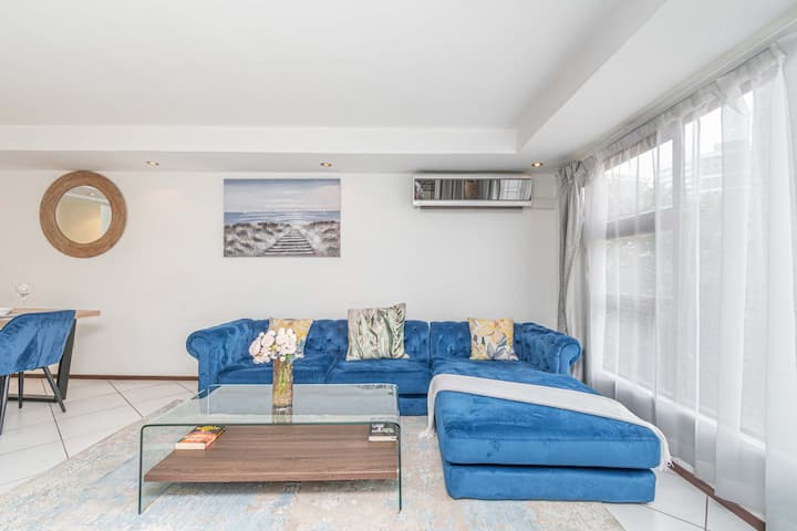 Modern Sandton City Central With Balcony - Sandton