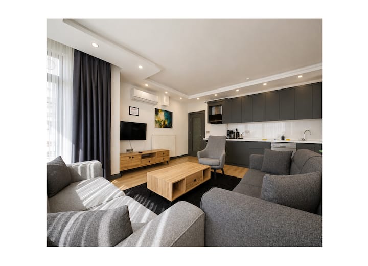 Professionally Managed Private Garden Suites 2-1 - Lara Beach