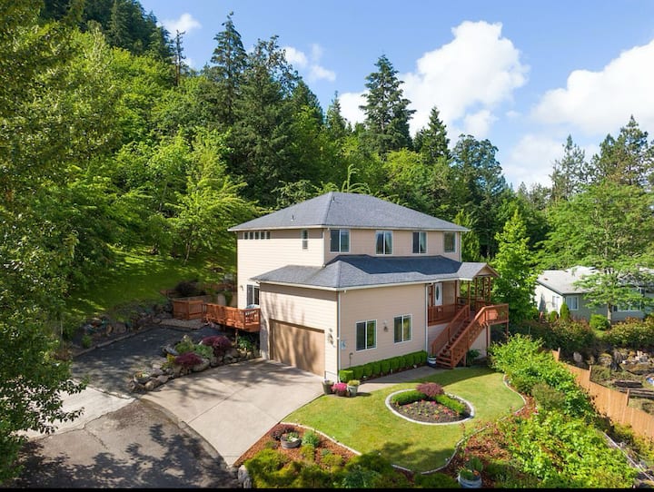 The Greenhill House - Cottage Grove
