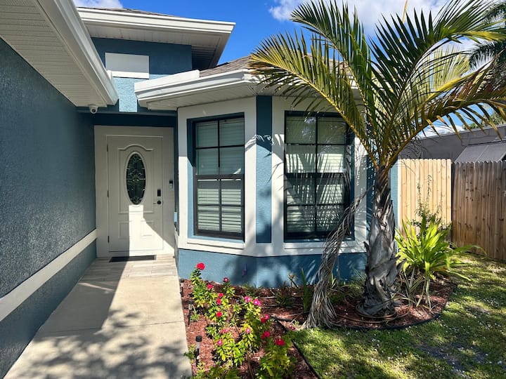 Sunset Hideaway 
Pet Friendly / Fenced Backyard - Fort Myers, FL
