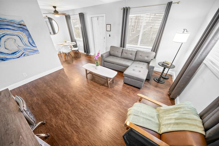 Spacious Apt | Full Kitchen | Sofa Bed | Parking - Margate, FL