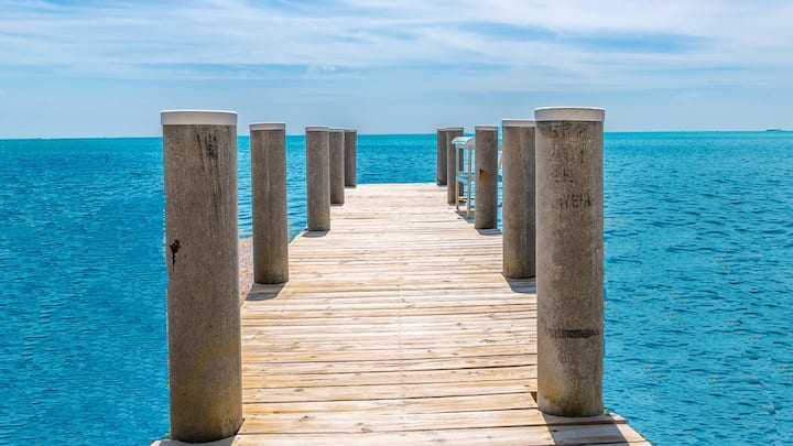Sunrise Getaway | 5br, 4ba | Private Gated Home | - Florida Keys, FL