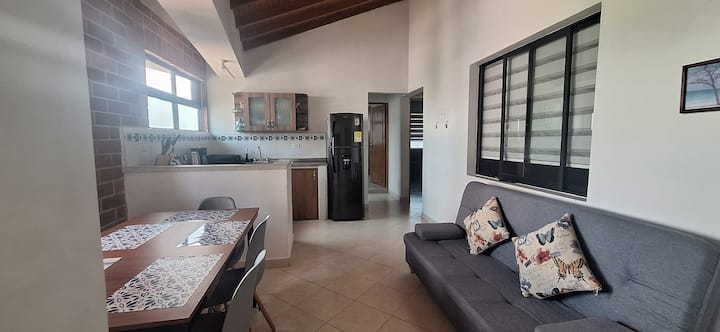 3br Cámbulo Apt Laureles  Sleeps 7, Walkable - Medellín