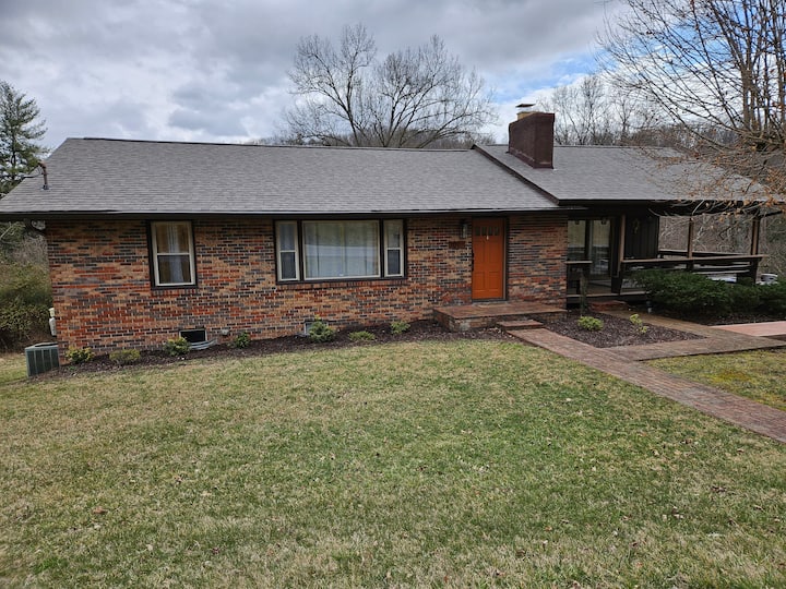 Cozy Home With Game Room Near Bristol Speedway - Bristol, TN
