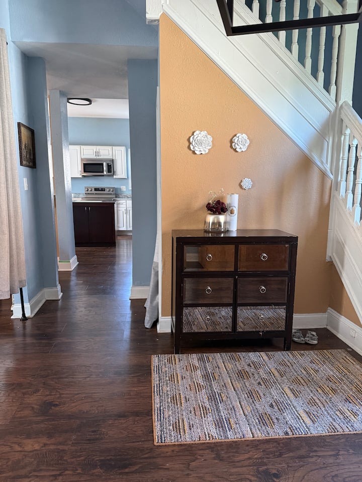 The Sunny Side: 4 Bedrooms In Newport News - Newport News, VA
