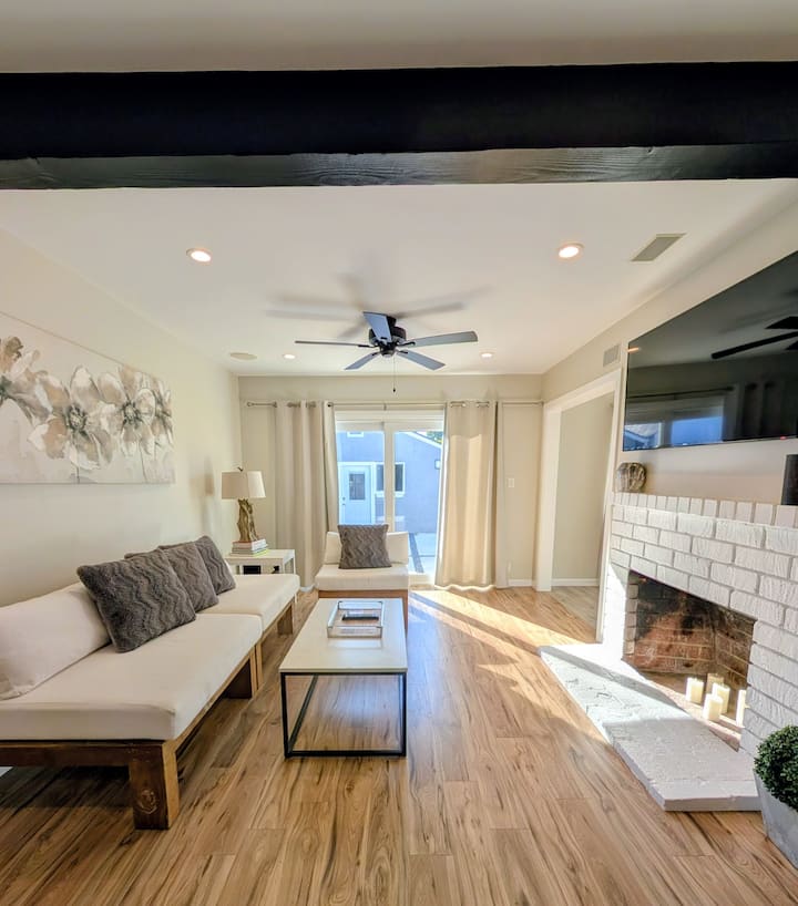 Woodland Hills Gated Home For Family & Pets - Calabasas, CA