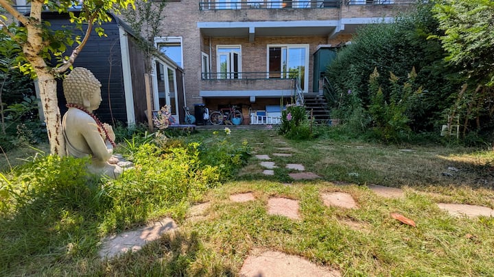 Appartement Met Grote Tuin. - Scheveningen