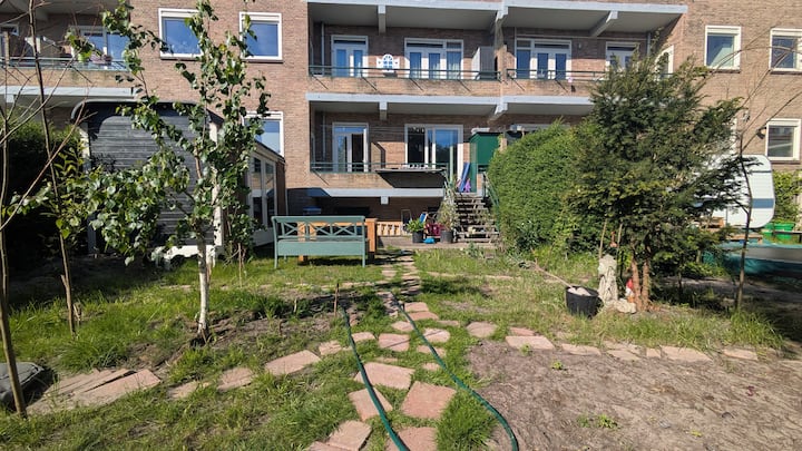 Appartement Met Grote Tuin. - La Haya