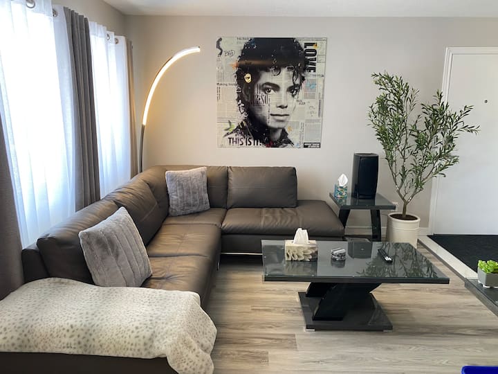 Modern 3 Bed Condo Near Argyle Mall + Free Parking - London, Ontario