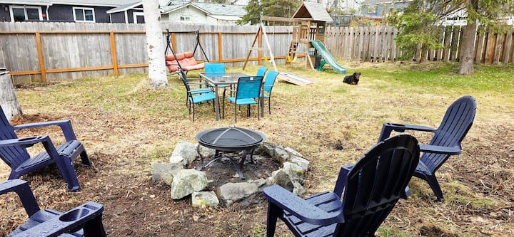 Ranch Home 3 Bed 2 Bath & Two Car Garage, Backyard - Anchorage, AK