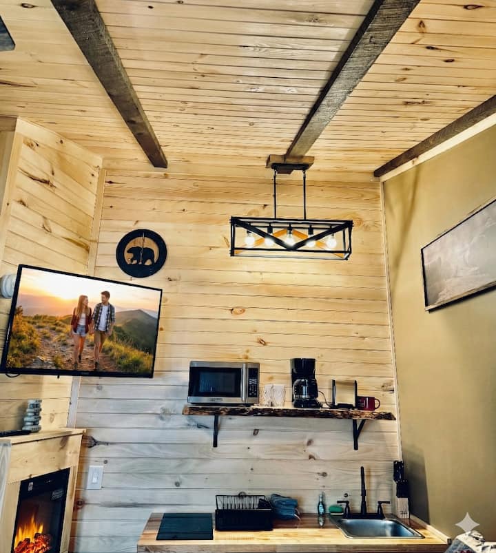 Village Center King Studio | Jacuzzi & Rustic Feel - Lake George, NY