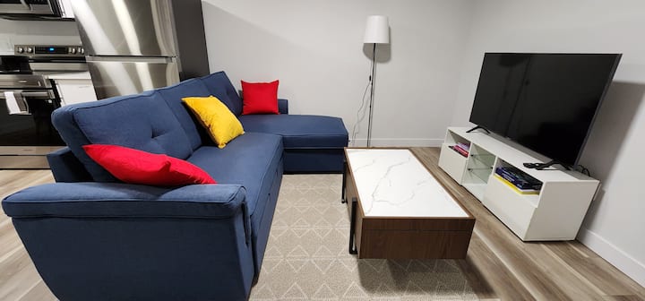 Sapphire Empire/ 20 Mins From The Airport And Wem. - Edmonton, Canada