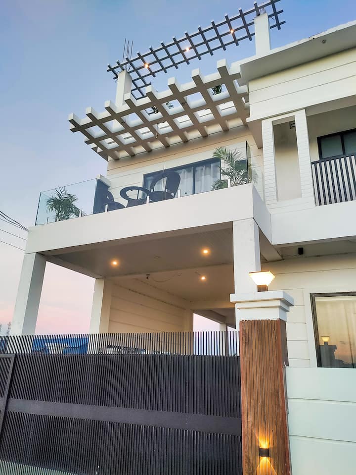 Saya’s Abode (Railview Suites-1)(with Ac &Kitchen) - Arunachal Pradesh