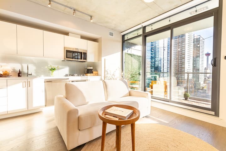 Sojourn Aria | Tower Views | Downtown | Gym | Pool - Alberta