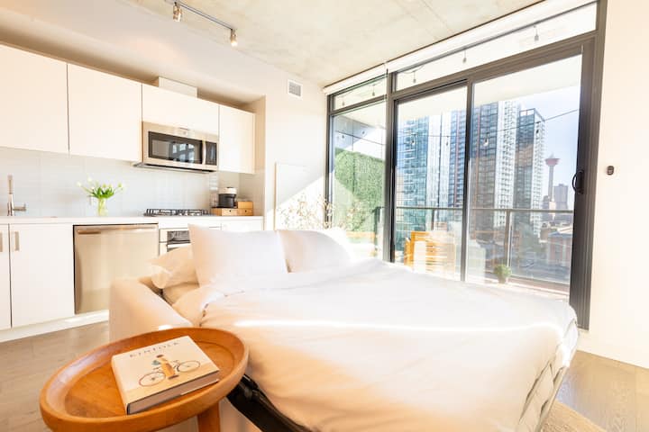 Sojourn Aria | Tower Views | Downtown | Gym | Pool - Mount Royal University