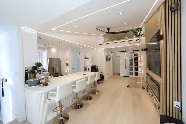 Modern Custom Design Home. - Ontario