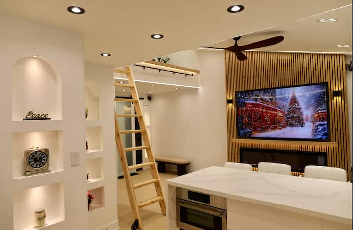 5-star Designer Home | 3bd + Theme Loft - Markham