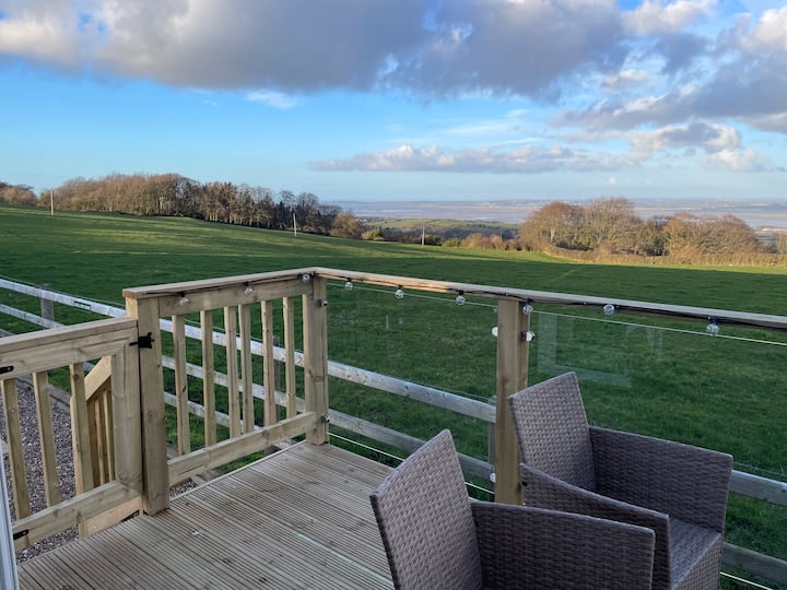 Beautiful Static With Hot Tub - England