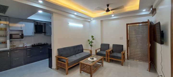 Luxury Spacy 2bhk Ful Back Up Ek Murti Greno West - Ghaziabad