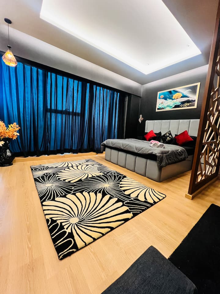 Galaxy Blu Shappire - Black Theme Luxurious Suite - Ghaziabad