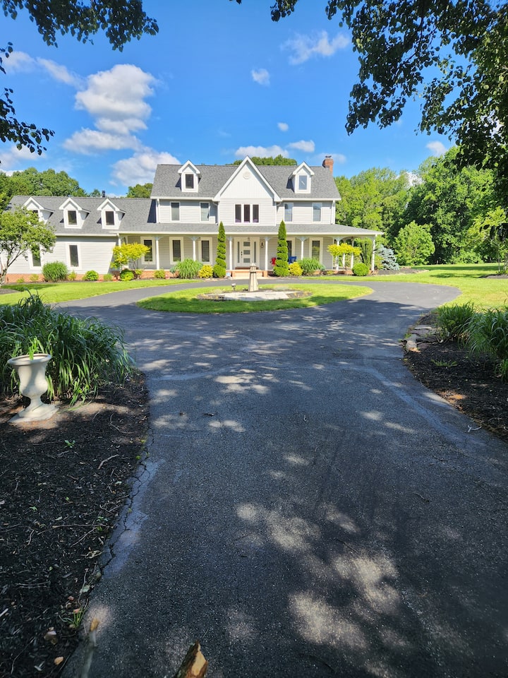 Relax. Relate. Release. 
Less Than An Hour From Dc - Maryland (State)