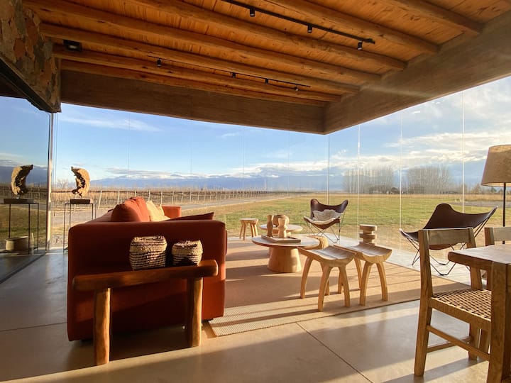 Despierta Entre Viñedos Y Vive La Magia Del Vino - Argentina