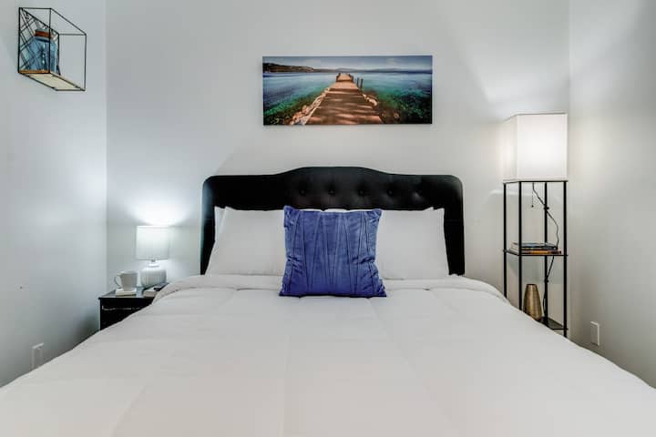 Modern 1 Bedroom Beach Apt Home! - Hampton, VA