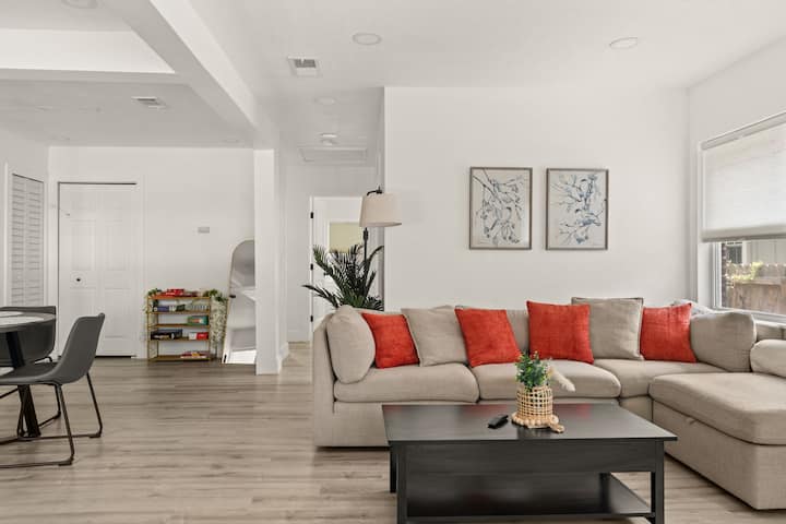 New Remodel - Walk To Bars/eats • 4bd/3ba • W/yard - Pensacola, FL