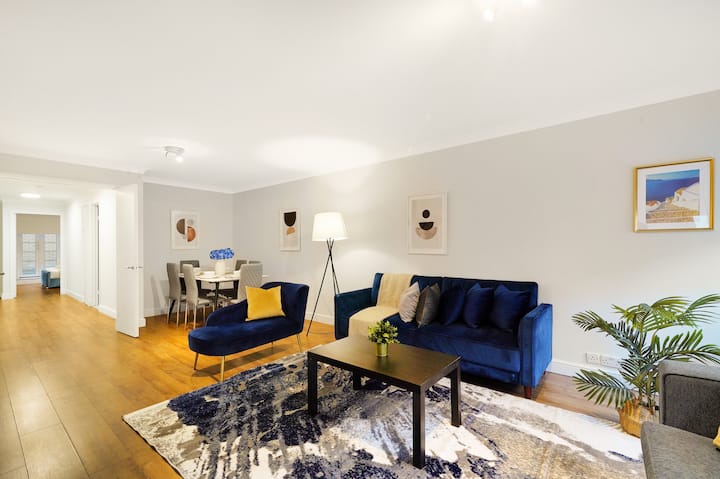 Lux 3-bed 3-bath Apt, Terrace, Underground Parking - London