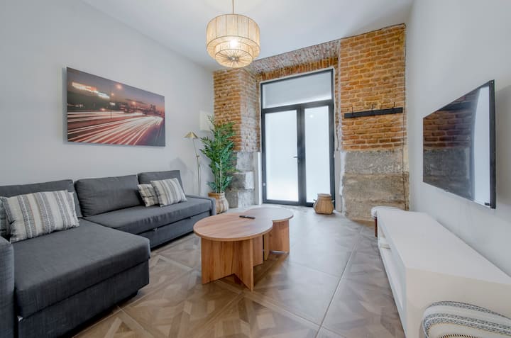 Escapada Urbana Para 8 En Calle Del Infante - Madrid