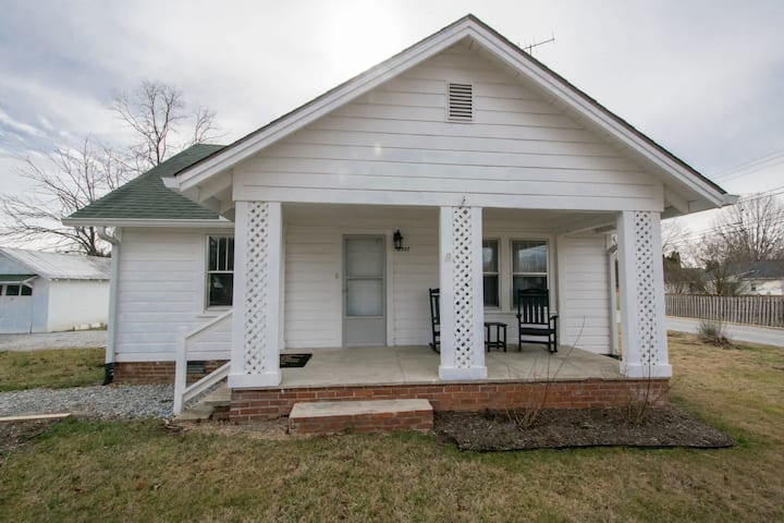 3br Farmhouse Free Attraction Tickets Daily - Saluda, NC