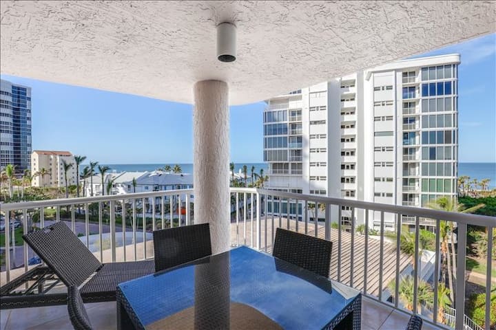 Enjoy This Sunny 3 Bedroom Beachfront Condo-cl0401 - Naples, FL