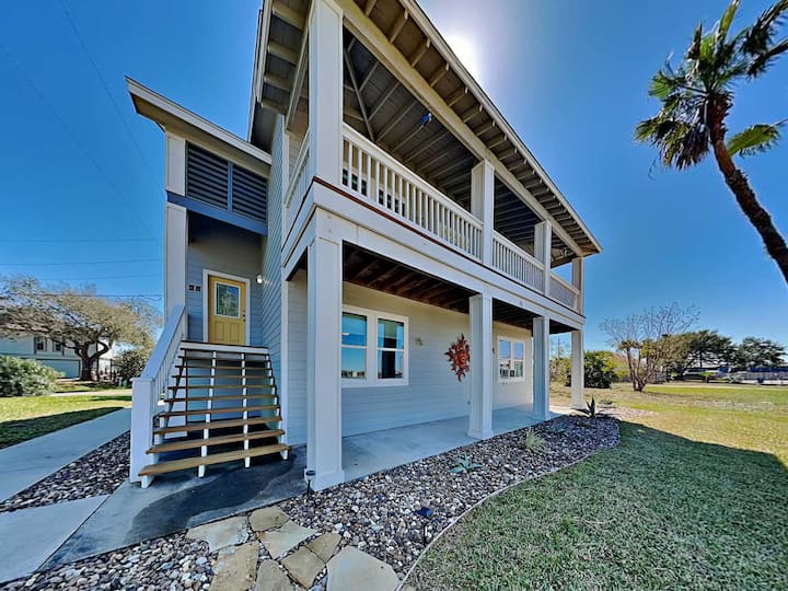 Island Charm | Pet-friendly, Waterfront - Rockport, TX