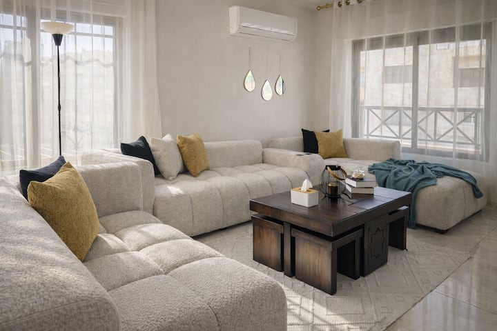 Modern 2-bedroom Apartment W/ Balcony In Khalda - Amman