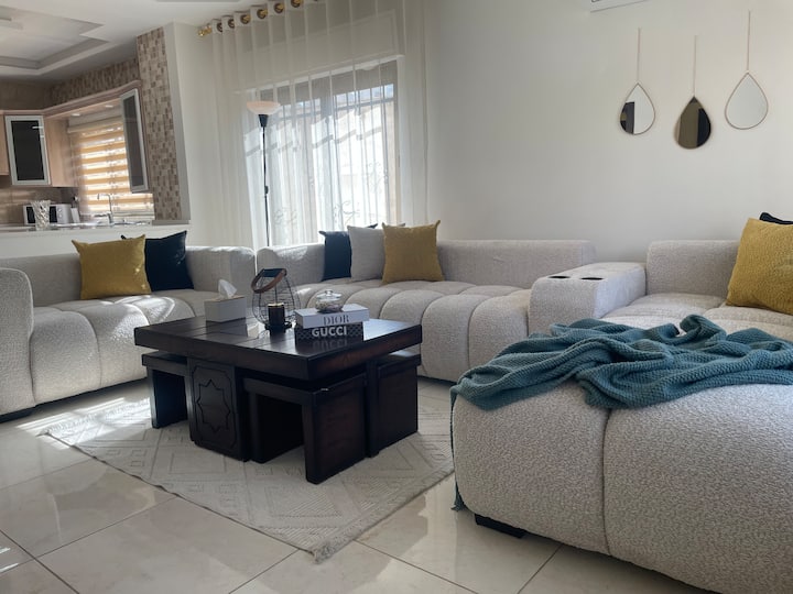 Modern 2-bedroom Apartment W/ Balcony In Khalda - Amman