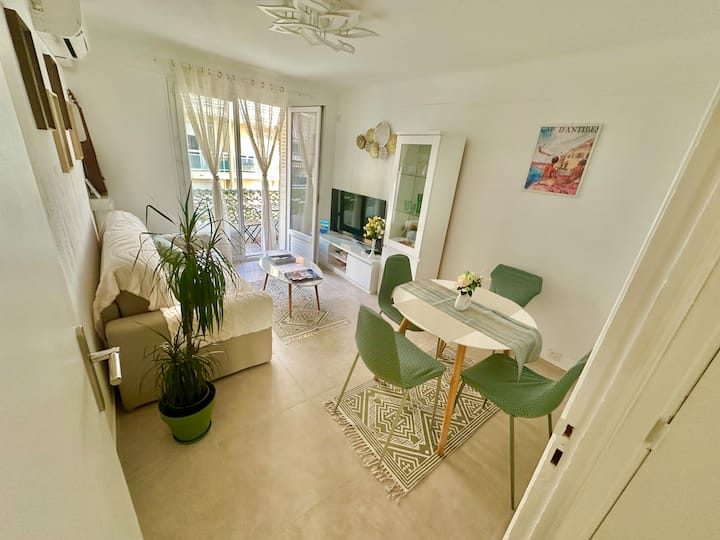 Magnifique T2 Au Cœur D’antibes Avec Parking. - Antibes