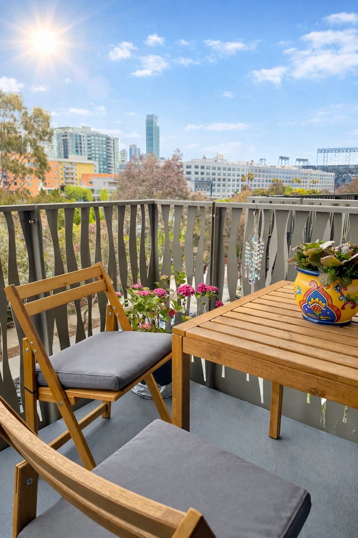 Walk To Chase & Oracle Park, Train To Santa Clara - San Francisco, CA