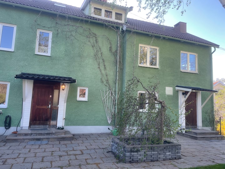 Natur- Och Stadsnära Lägenhet I Villa. - Estocolmo